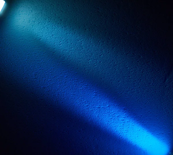 A blue and light blue ray of light shines on each other diagonally ...