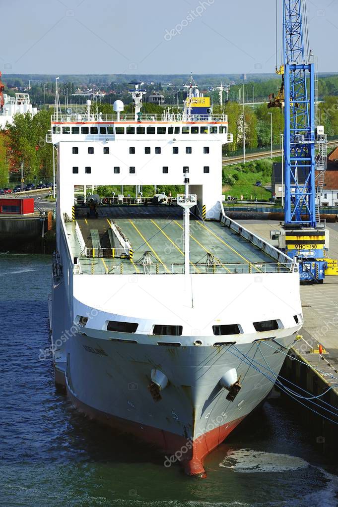 Adeline Ro-Ro buques de transporte de carga que se hacen cargo de la ...