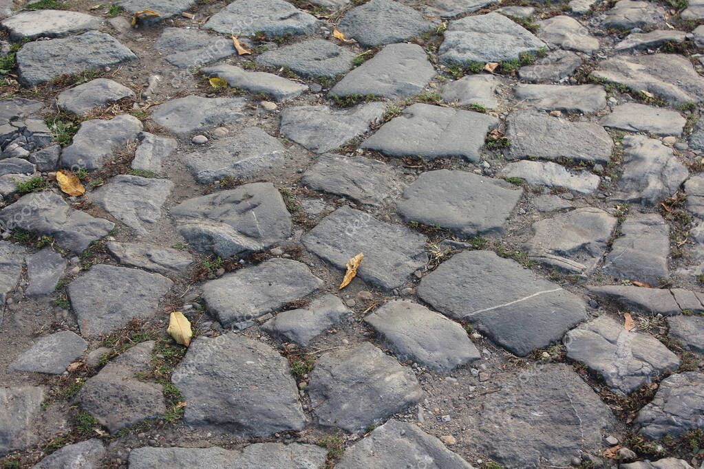 El patrón de superficies irregulares de piedra con las que se pavimenta ...