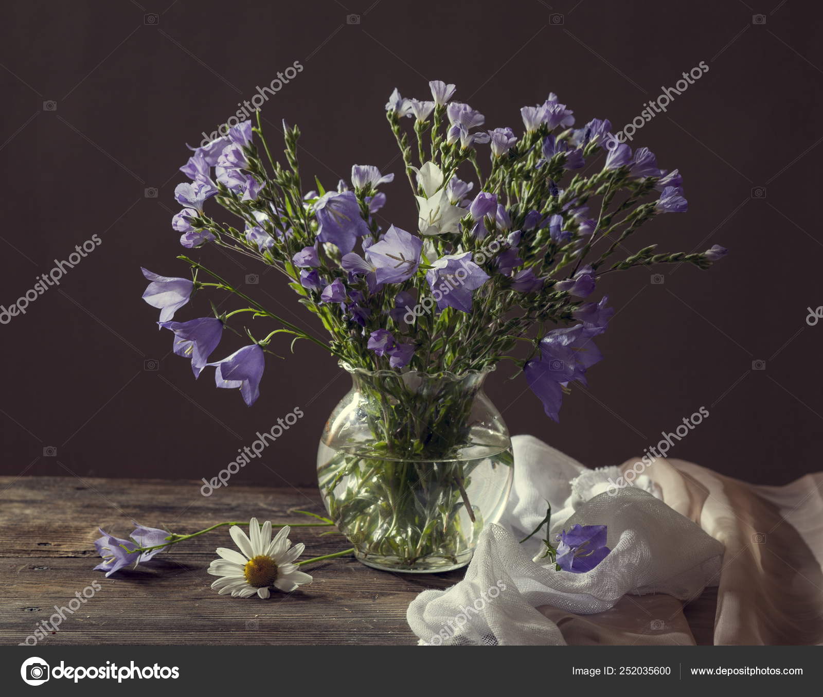 Beautiful bell shaped flowers bouquet Stock Photo by ©igorartmd 252035600