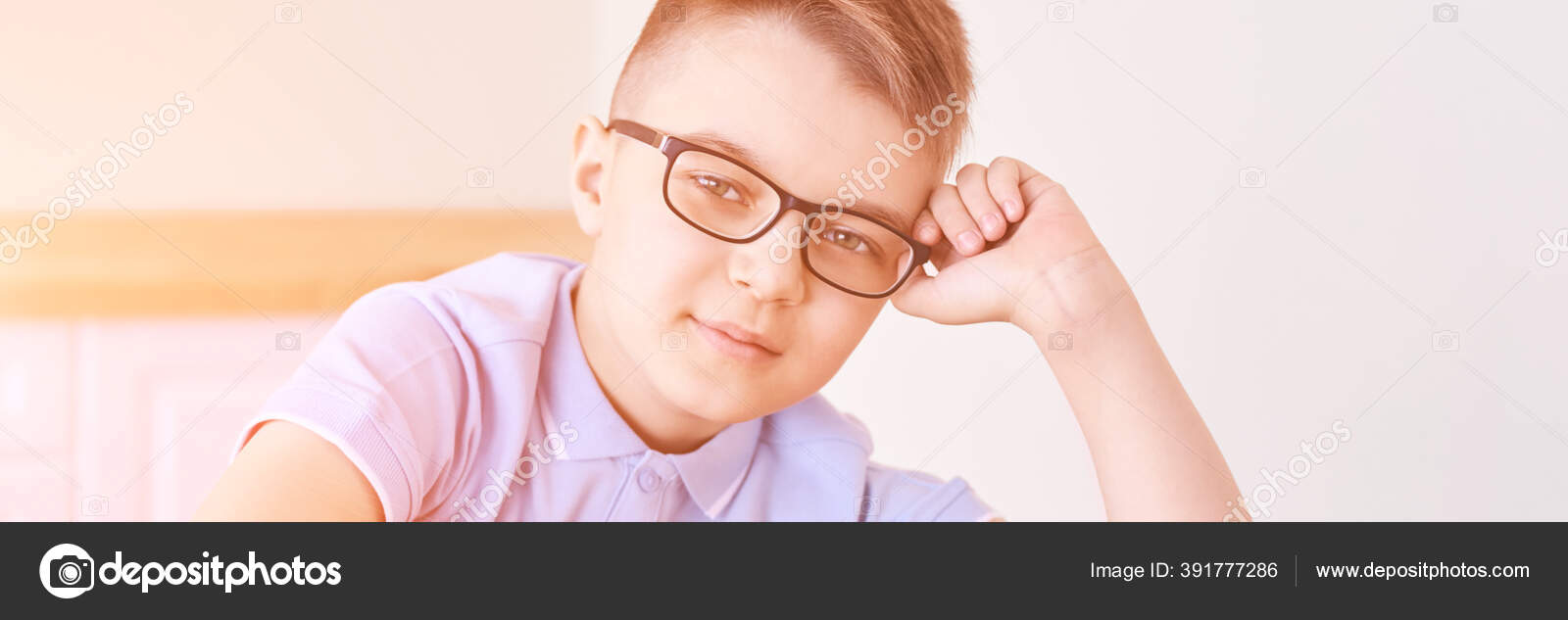 Little boy in eyeglasses thinking at home. Schoolboy study — Stock ...