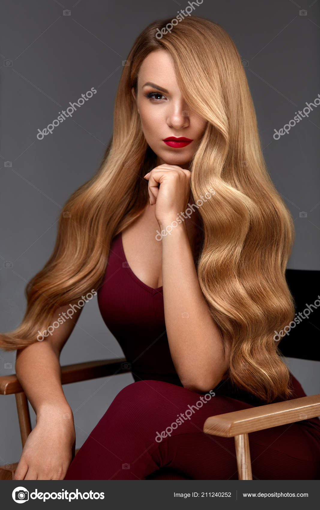 Hair Style Beautiful Woman With Healthy Wavy Long Blonde Hair ⬇ Stock