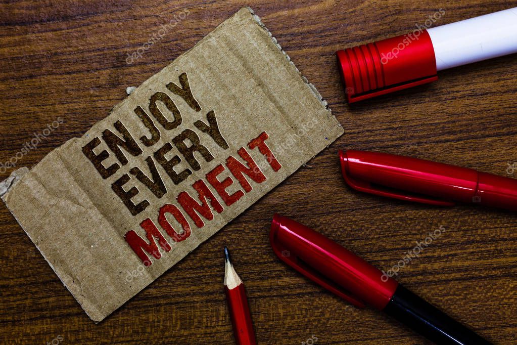Texto de escritura de palabras Disfrute de cada momento. Concepto de ...