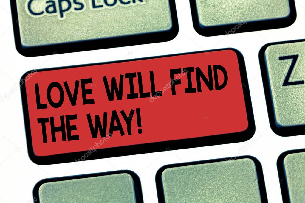Escribiendo una nota que muestra Love Will Find The Way. Muestra de ...