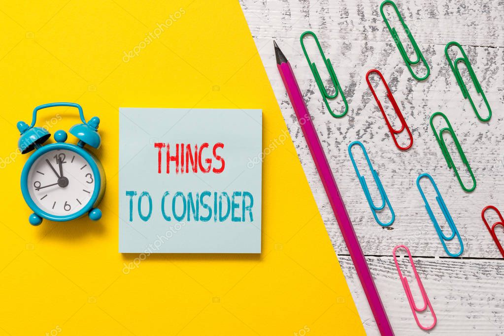 Texto de escritura a mano Cosas a considerar. Concepto que significa ...