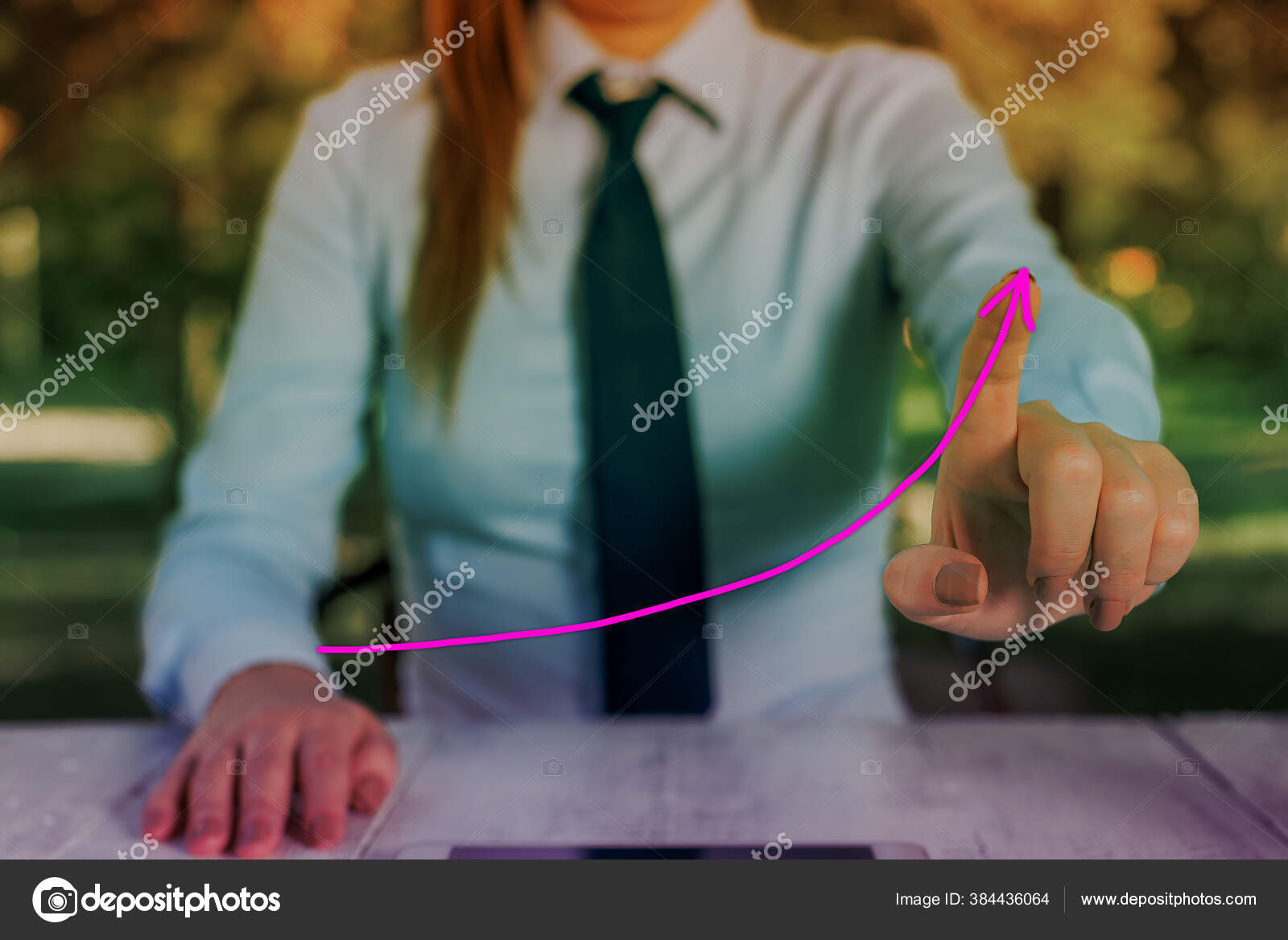 Arrowhead Curve Illustration Facing Upward Rising Denoting Success ...