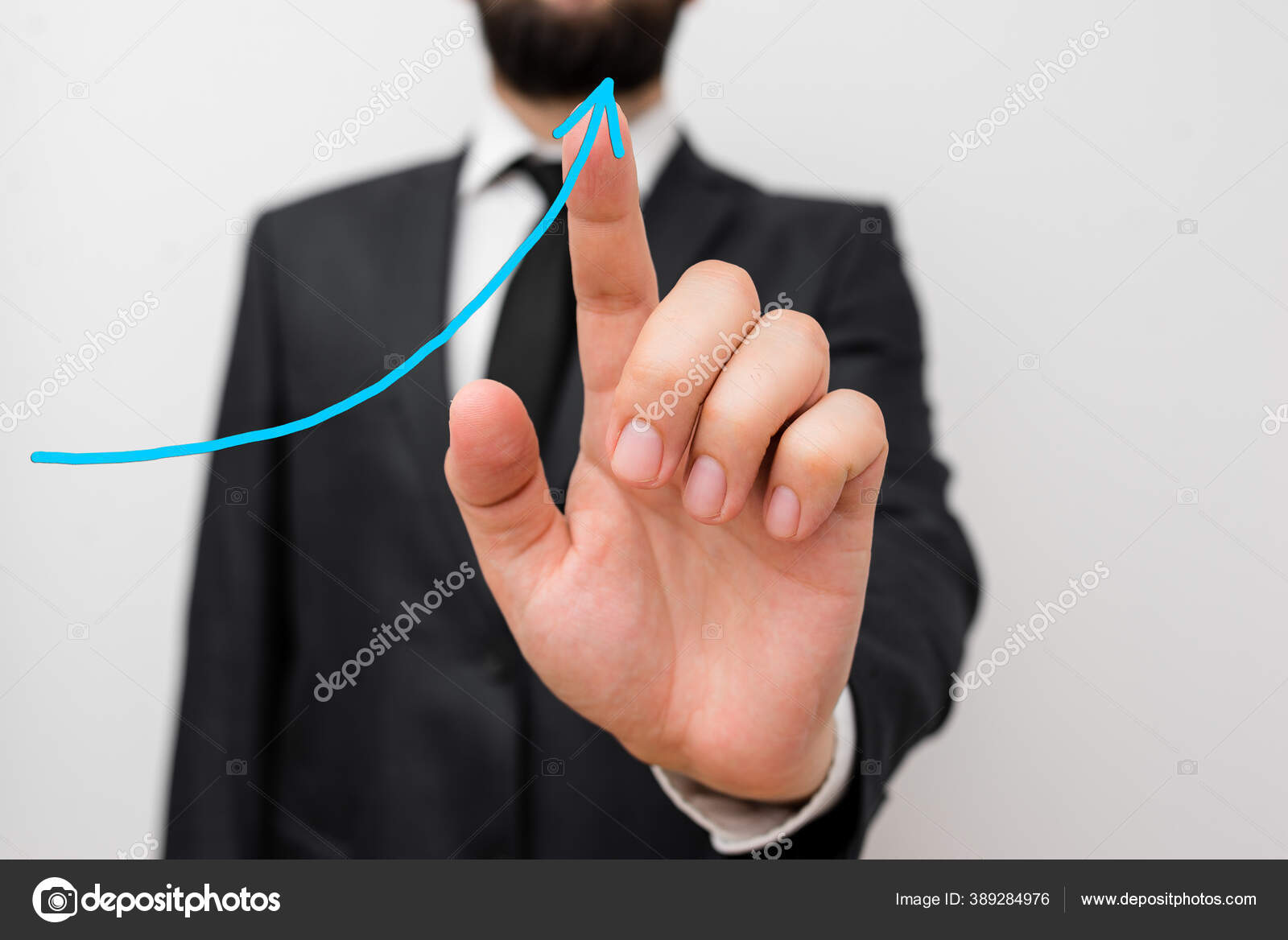 Arrowhead Curve Illustration Facing Upward Rising Denoting Success ...