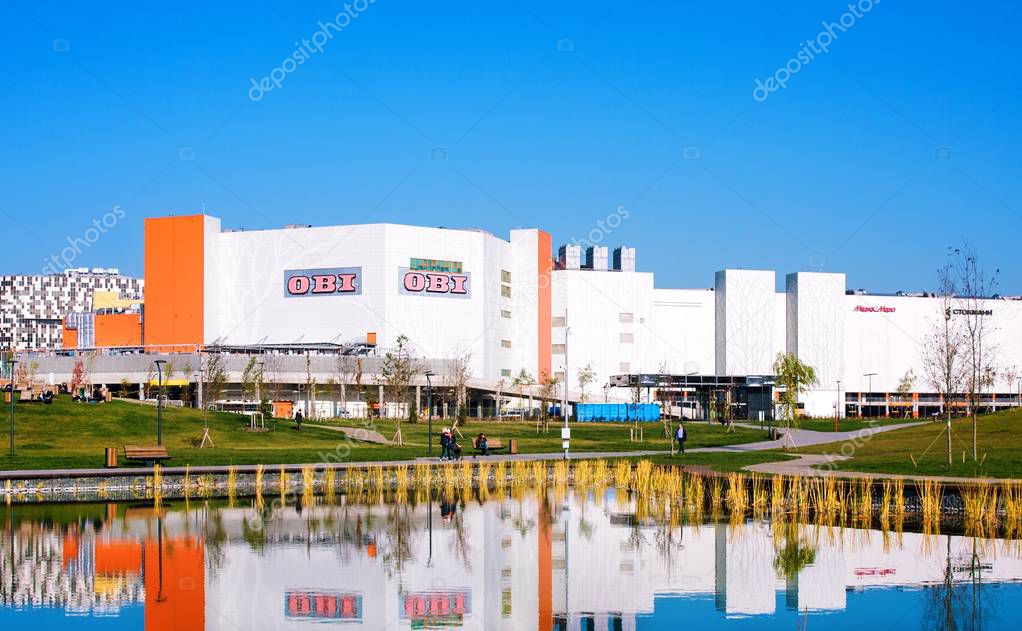 Moscú, Rusia - 18 de octubre de 2018: Centro comercial "Avia Park ...