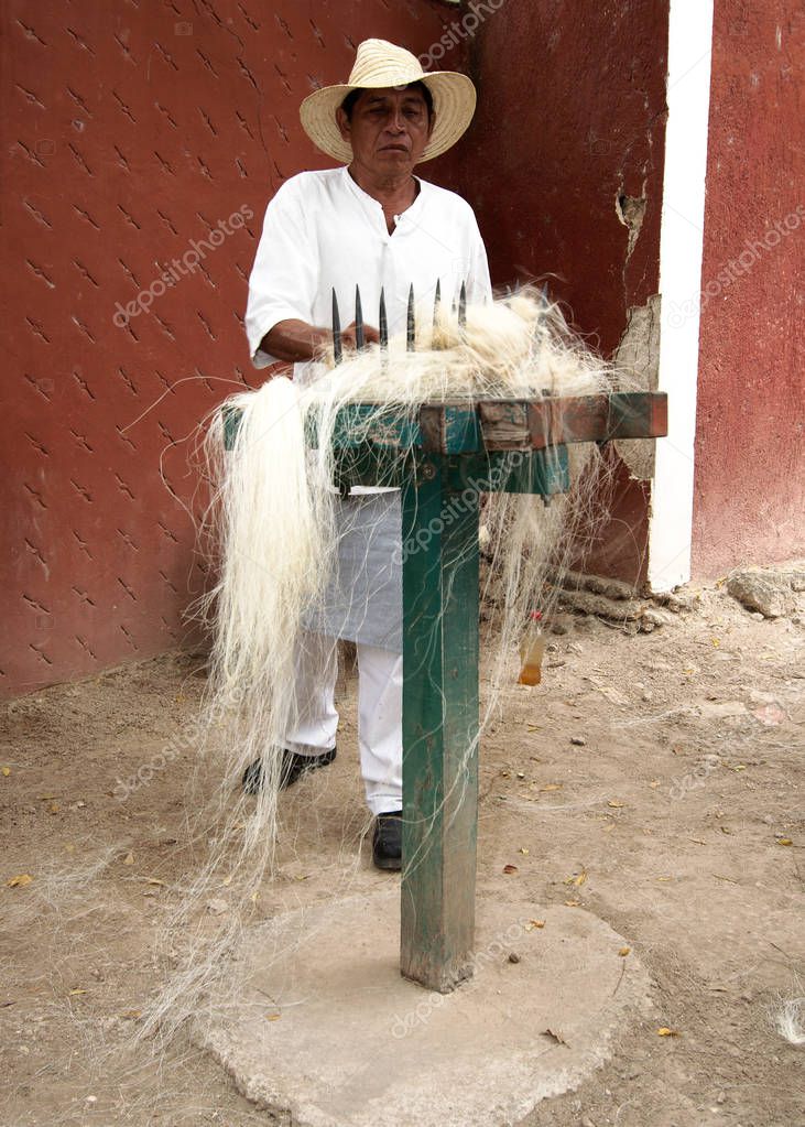 Tecoh, Yucatán, México - 2019: Demostración del método tradicional de ...