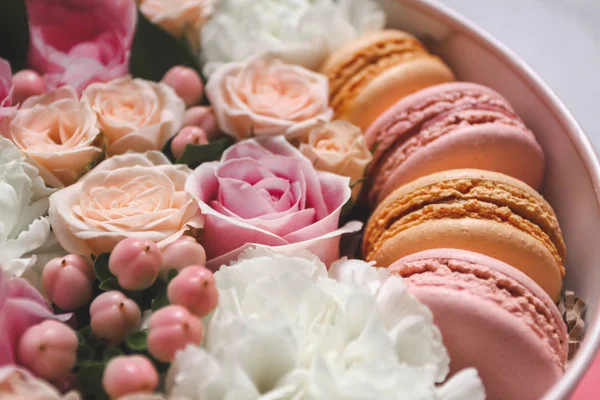 Macaroons and flowers Stock Photos, Royalty Free Macaroons and flowers ...