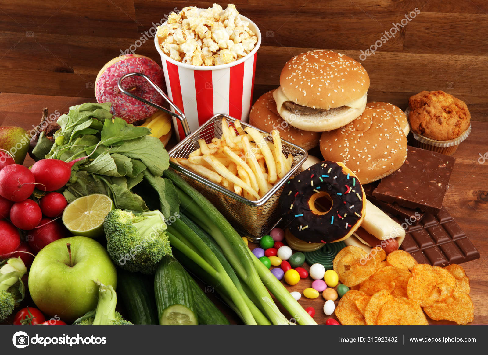 Alimentos saludables o poco saludables. Concepto de foto de salud y ...