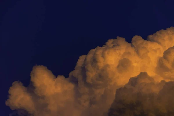 Orange clouds over London after Storm Ophelia caused a dust phenomenon ...