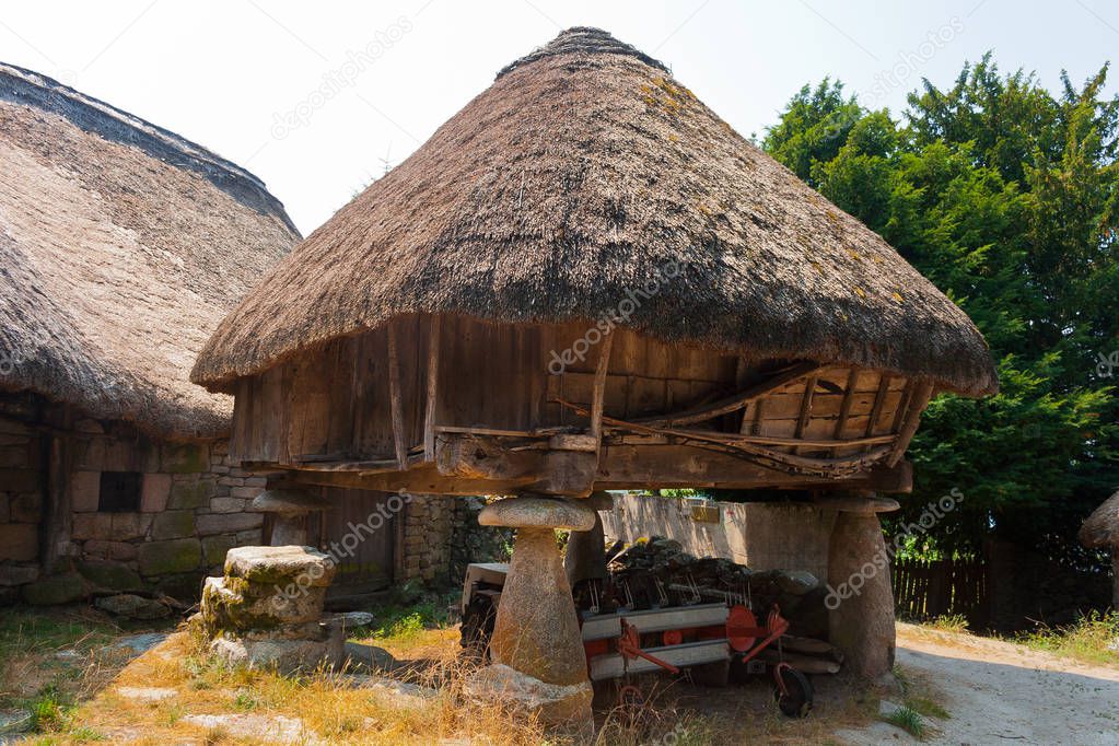 Horreo: construcción rústica tradicional utilizada para almacenar la ...