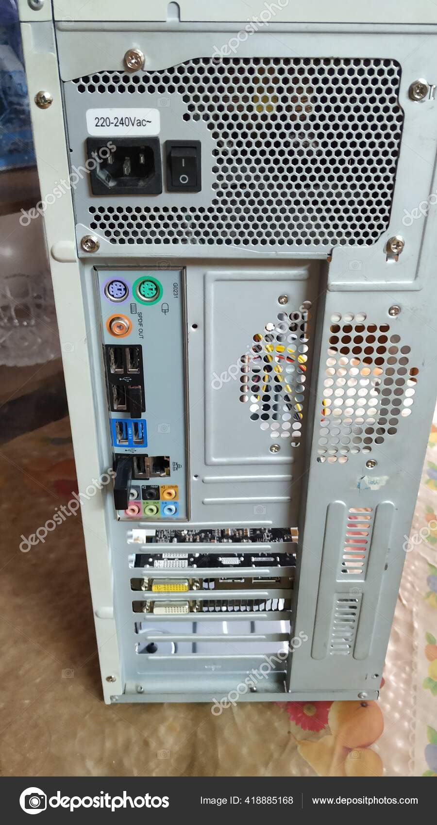 Old system unit, ready-made computer, system unit — Stock Photo ...