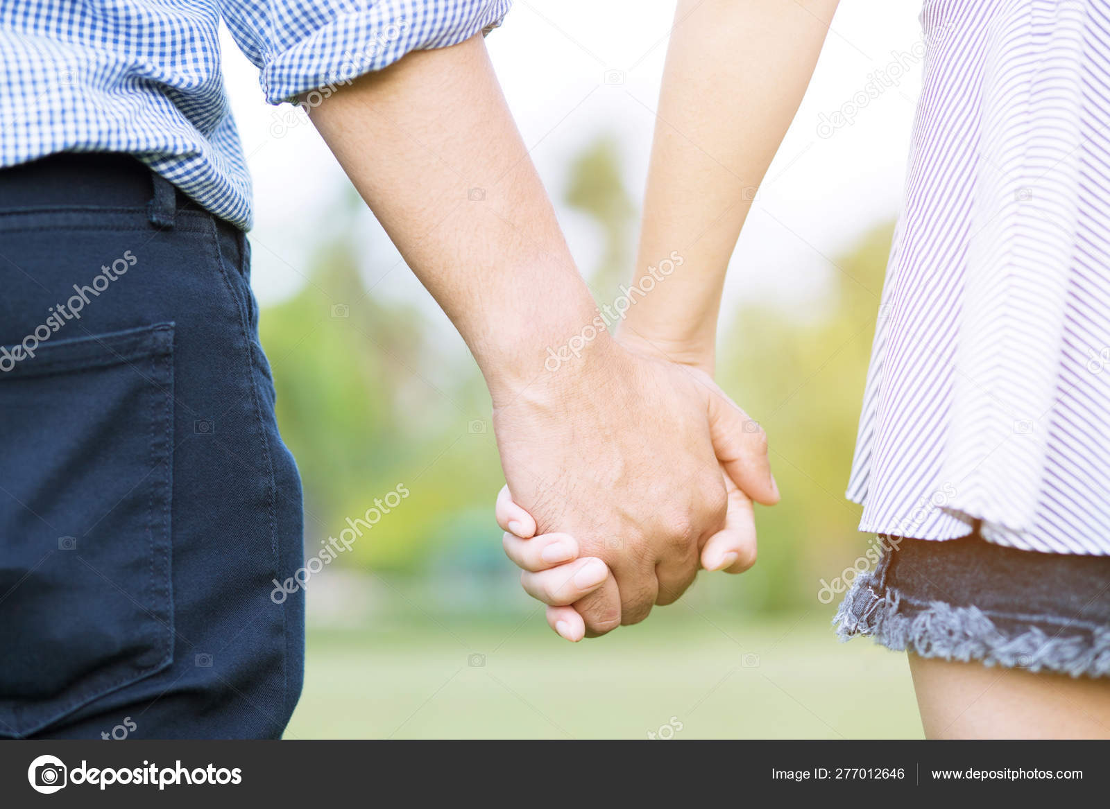 Romantic Pictures Of Lovers Holding Hands