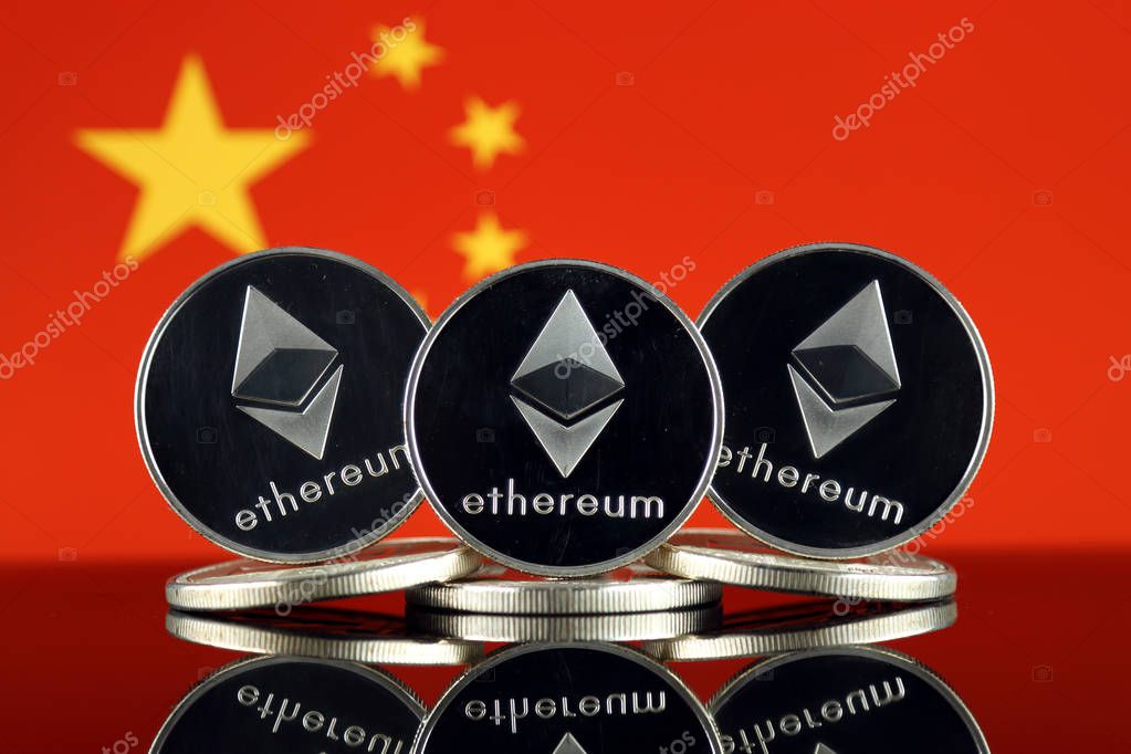 Versión física de Ethereum (ETH) y China Flag. Imagen conceptual para ...