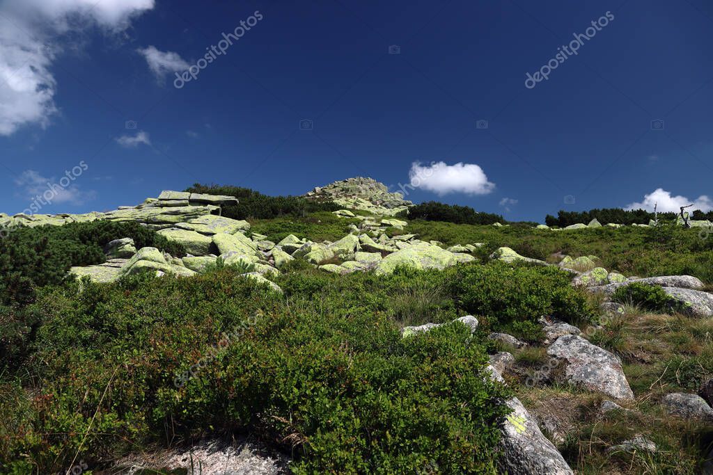 La formación rocosa Labski Szczyt o Violik (en polaco y checo), es un ...