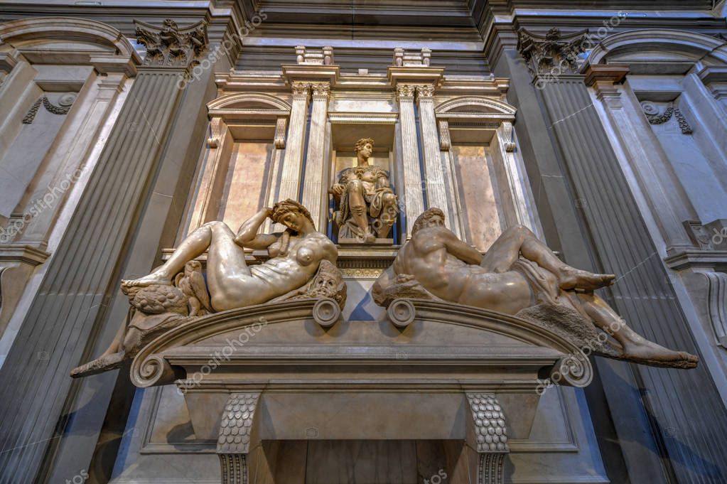 Florencia, Italia - 22 de marzo de 2018: Tumba de Giuliano de Medici y de abajo tumbada en las ...