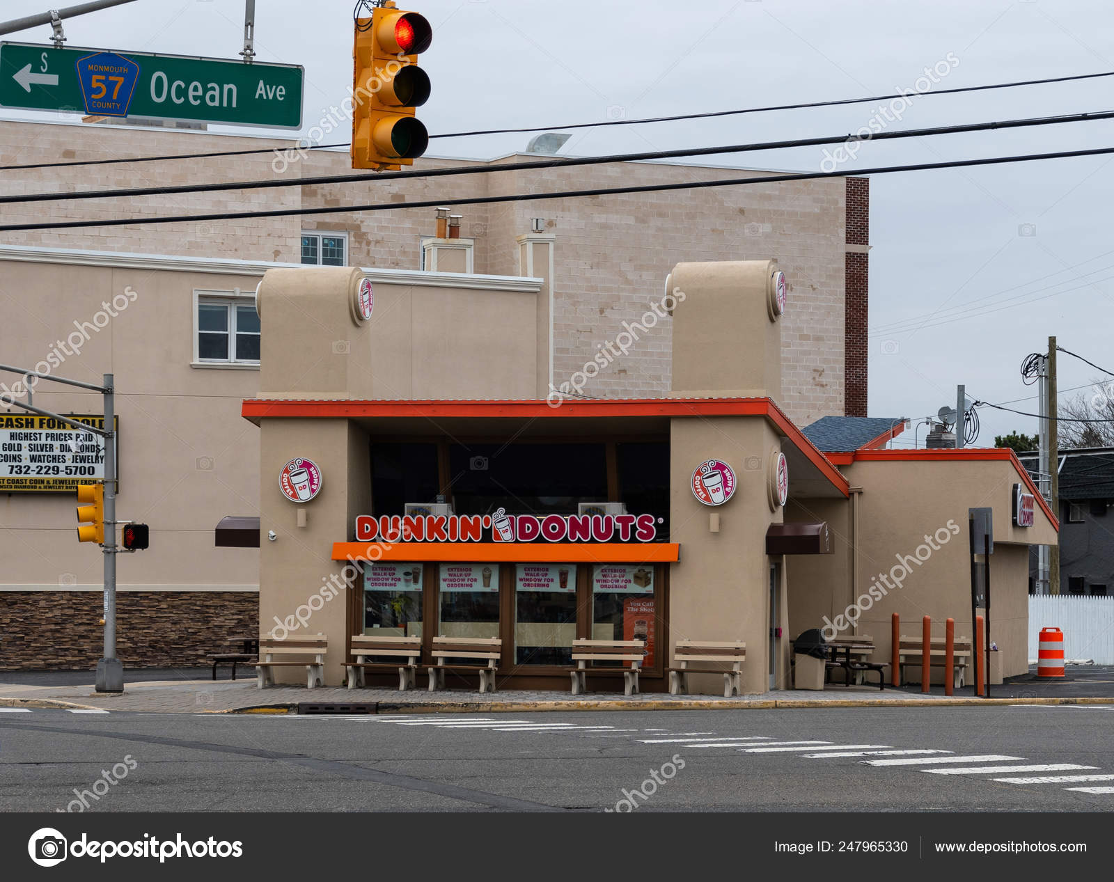 Dunkin Donuts drive thru — Stock Photo © RogerUtting #247965330