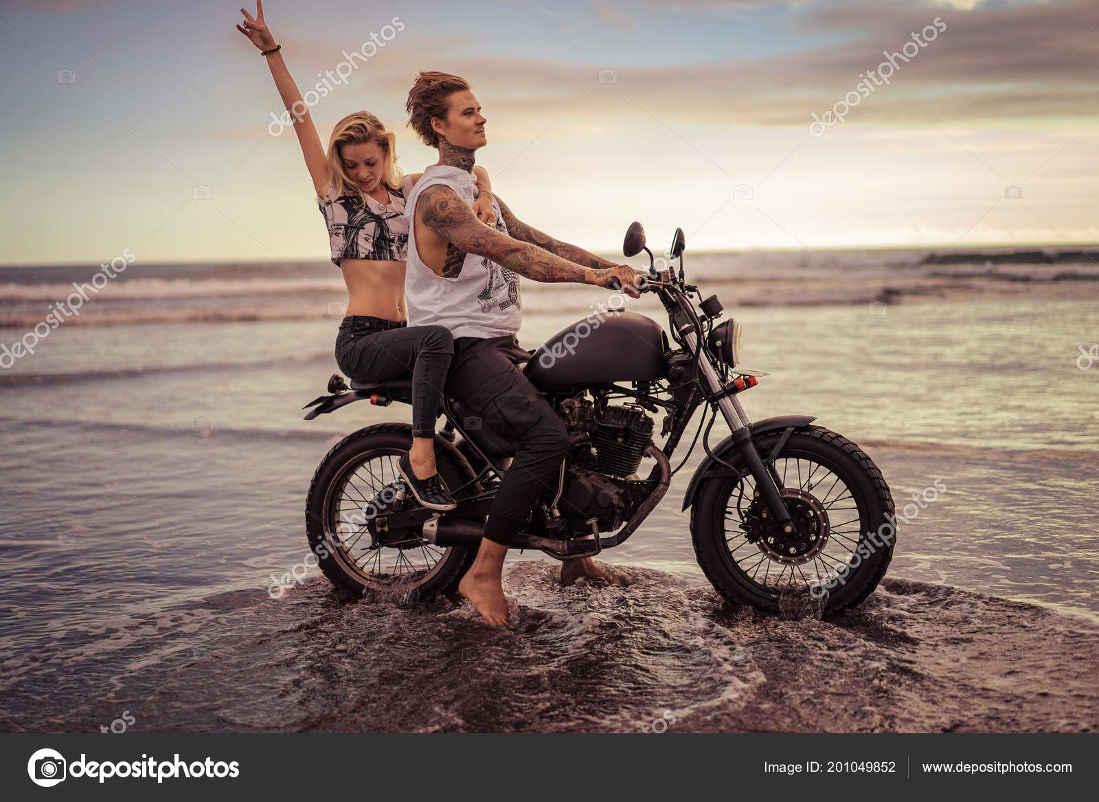 Girlfriend Showing Peace Sing Riding Motorcycle Ocean Beach — Stock ...