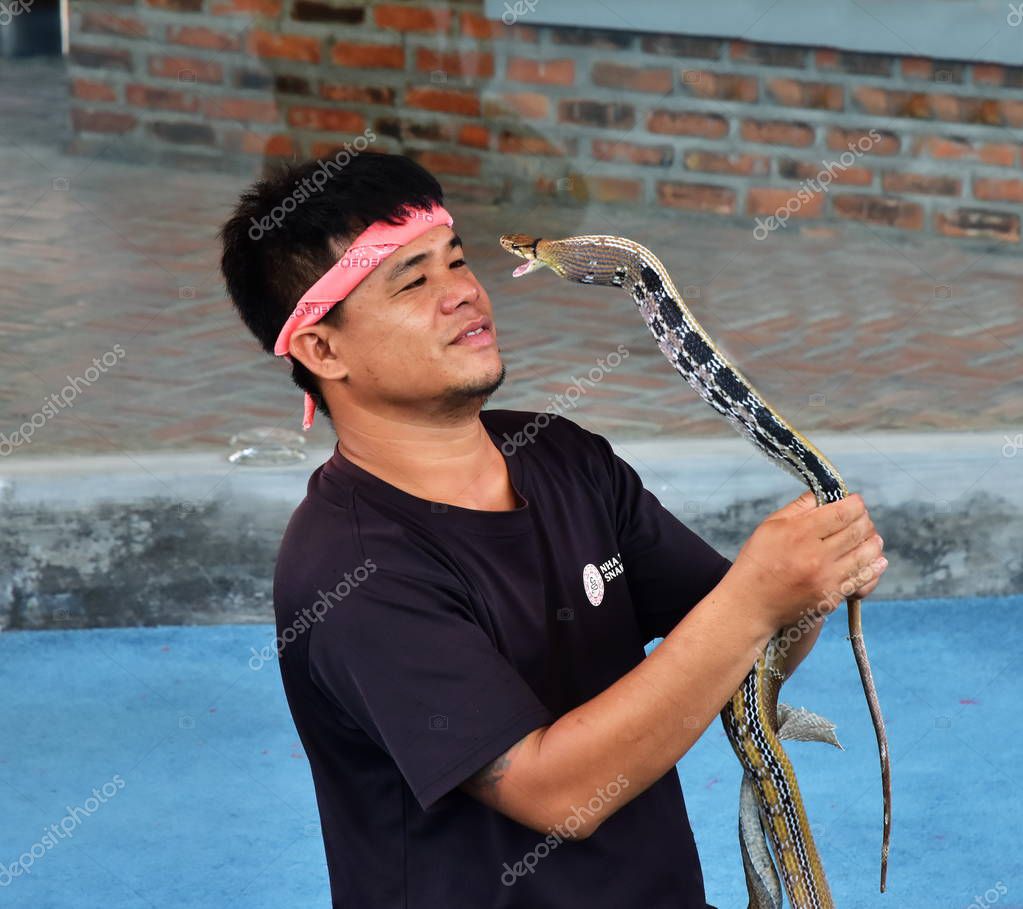 Vietnam. Nha Trang. 05-Jul-2018 - espectáculo entretenido con ...