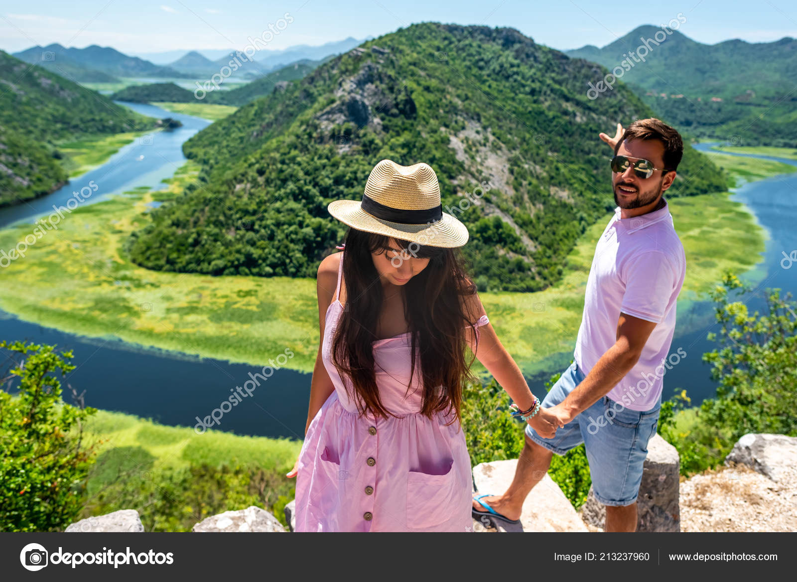 Couple Pink Clothes Holding Hands Crnojevica River Rijeka Crnojevica Montenegro — Free Stock ...