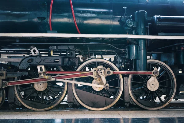 Tren tekerleği stok fotoğraflar | Tren tekerleği telifsiz resimler ...