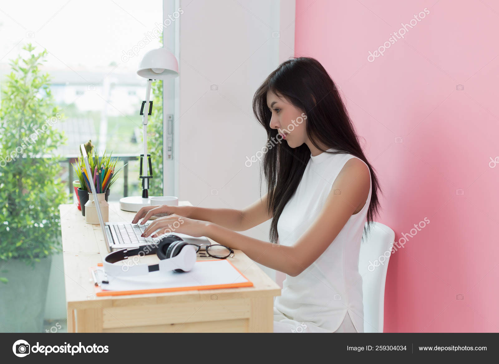 Young Beautiful Working Computer Desk — Stock Photo © potowizard #259304034