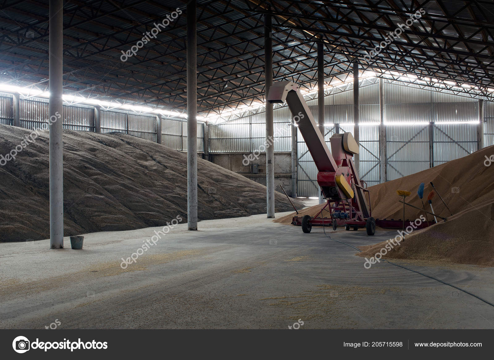 Warehouse Shed Storing Grain Crops Stock Photo by ©vipavlenkoff 205715598