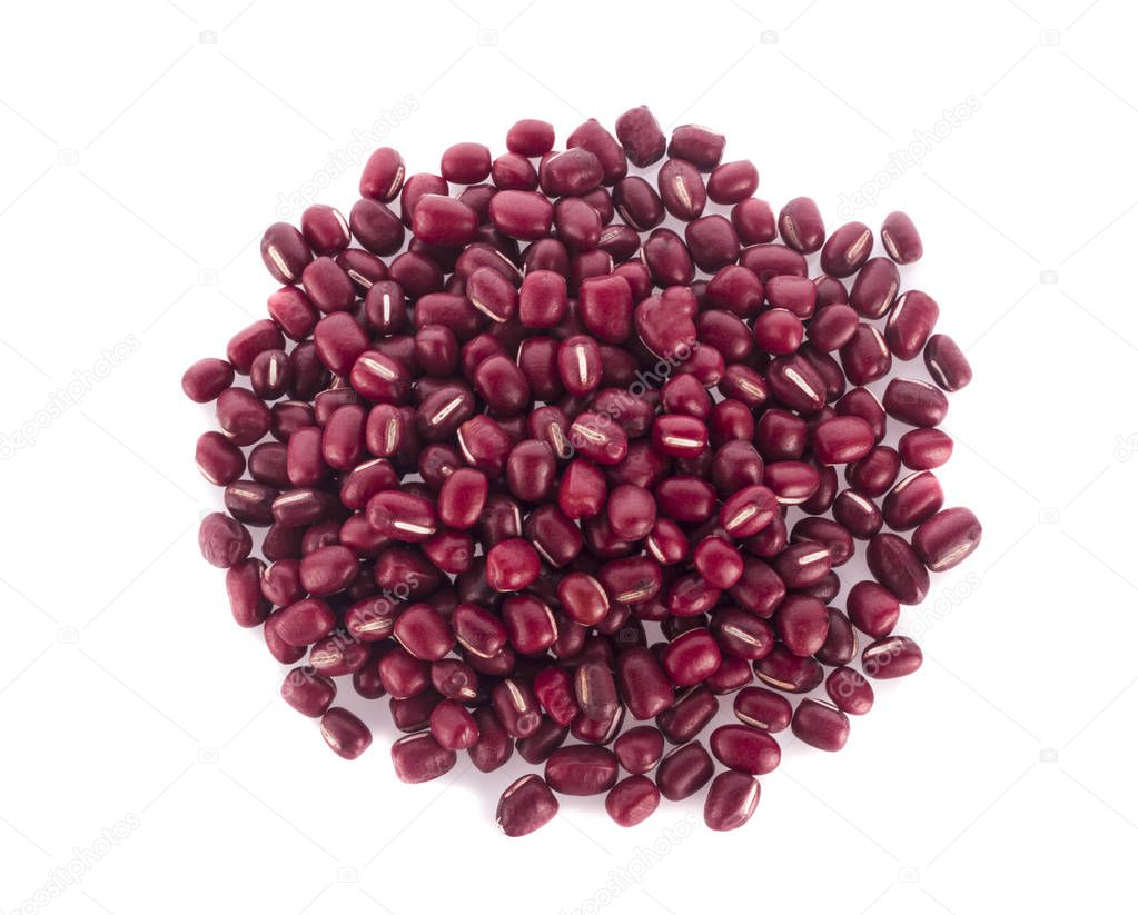 Frijol rojo aislado sobre fondo blanco 2024