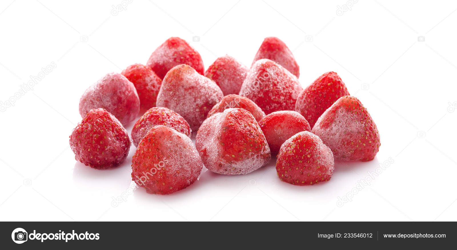 Fresas Congeladas Aislado Sobre Fondo Blanco — Foto de stock ...