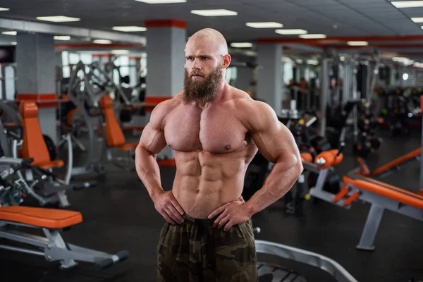 Muskuløs Skallet Mann Poserer Skjorteløs Kroppsbygger Som Viser Frem ...