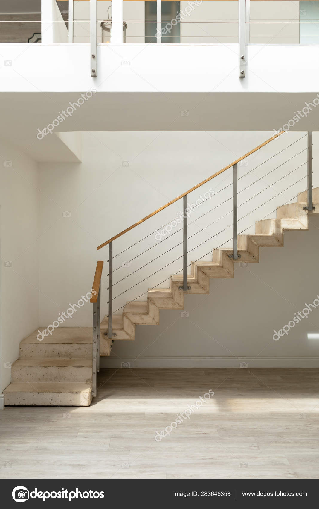 Front View Wooden Modern Stairs — Stock Photo © Wavebreakmedia #283645358