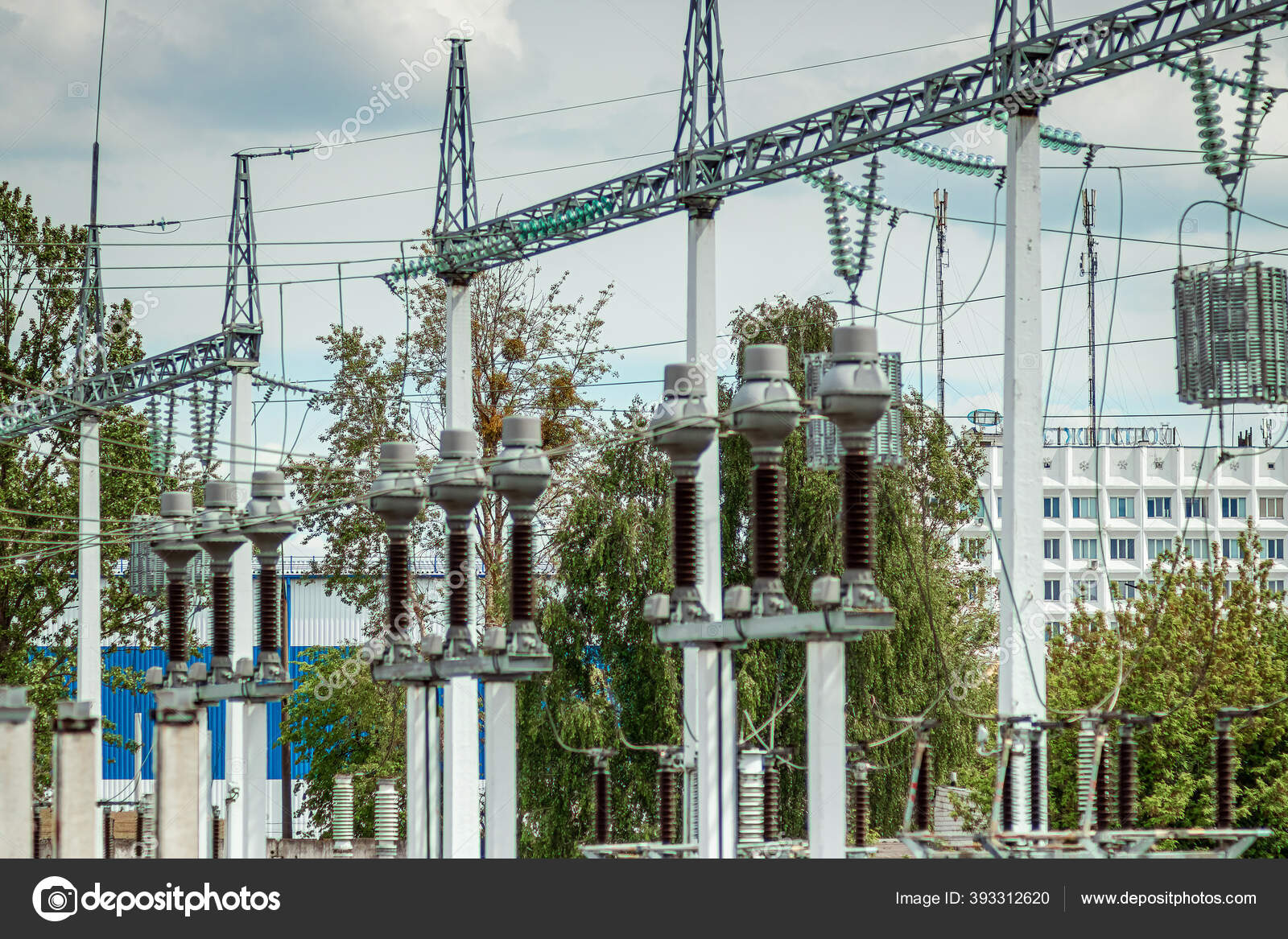 Substasiun Transformator Tegangan Tinggi Garis Listrik Tegangan Tinggi ...