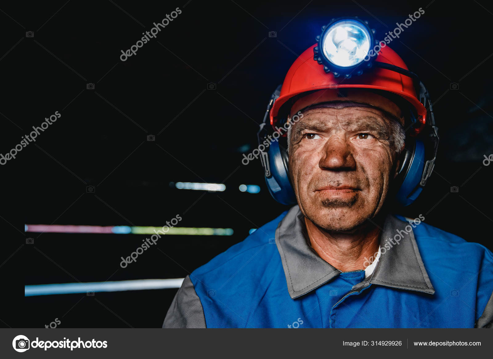 Miner after working on coal mine. Concept industrial engineer — Stock ...