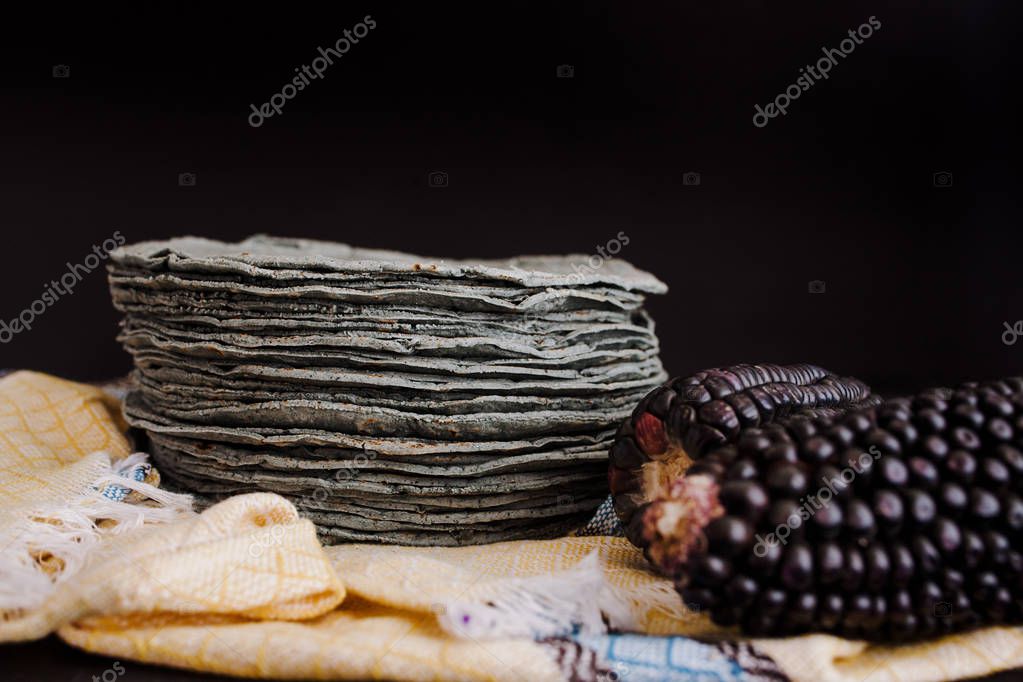 tortillas azules, maíz azul, comida mexicana comida tradicional en ...