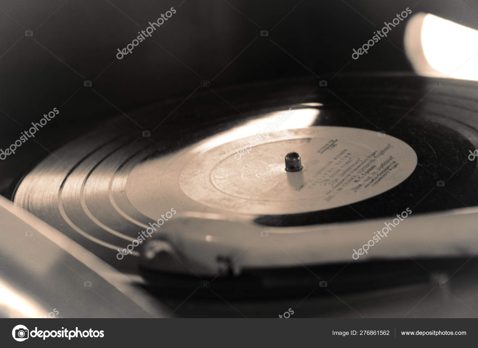 Turntable, Old record player stylus on a rotating disc, vintage ...