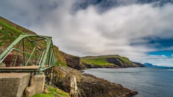 Mykines island bridge time lapse with tourists and coastline — Stock ...