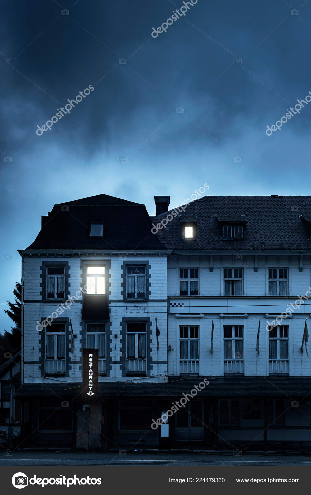 Mansion Illuminated Windows Dusk Stock Photo by ©ysbrand 224479360
