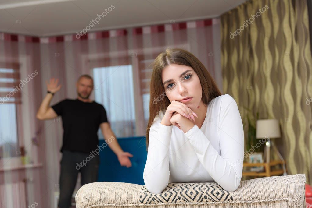 Conflicto familiar, problemas familiares, relaciones familiares de un padre descontento y una ...