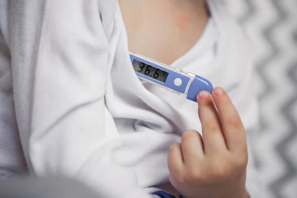 34 Thermometer under armpit Stock Photos, Thermometer under armpit ...