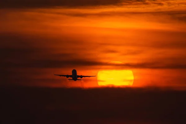 Commercial airline sunset Stock Photos, Royalty Free Commercial airline ...