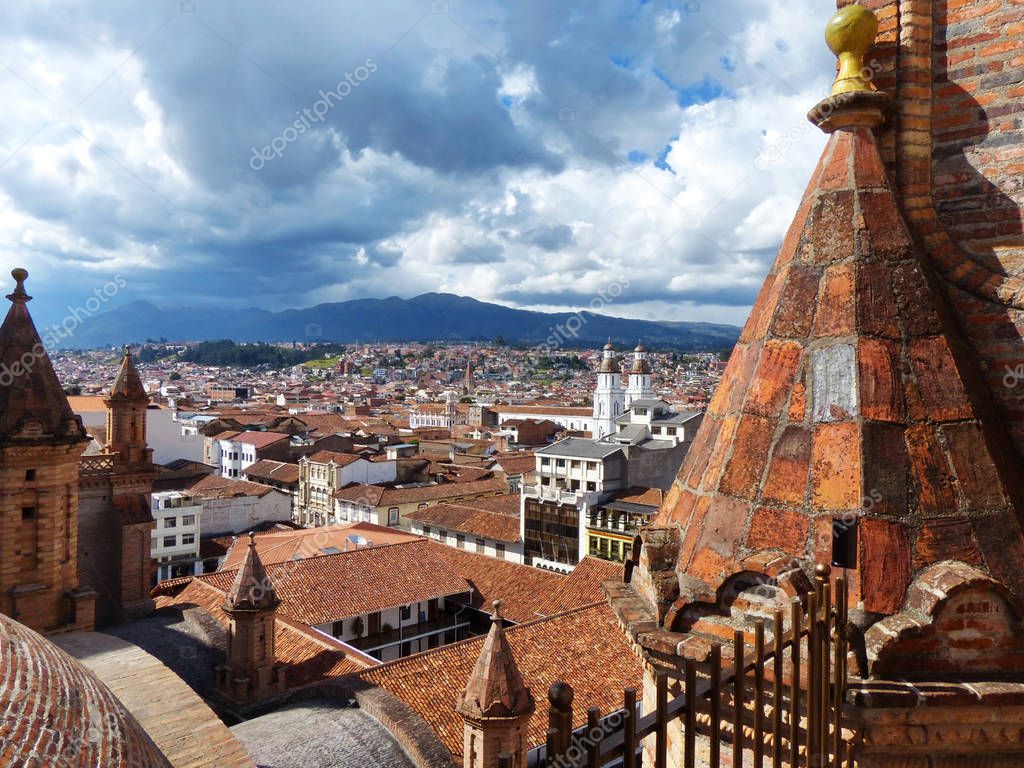 Cuenca, Ecuador Paisaje urbano del centro histórico, protegido por la ...