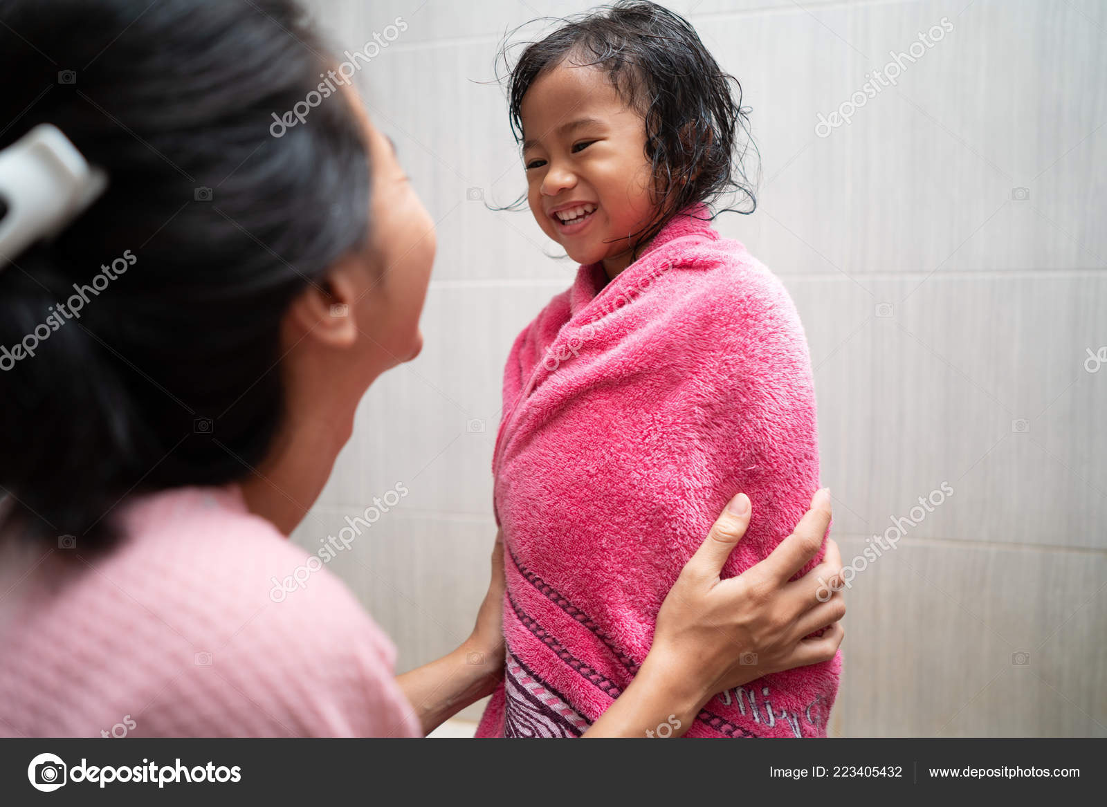 Kid being dry by her mom using towel Stock Photo by ©odua 223405432
