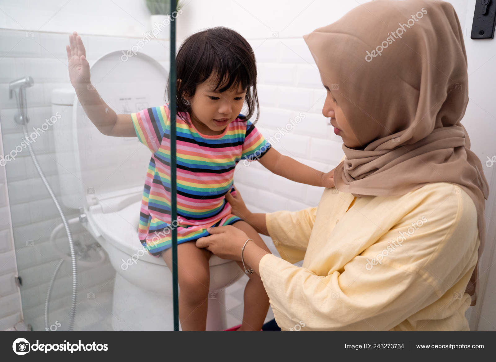 Mother help her daughter to sit on the toilet Stock Photo by ©odua ...