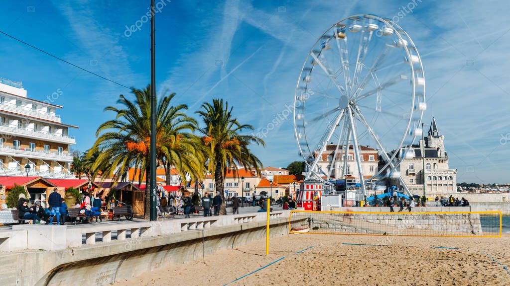 Se ha montado una rueda gigante en Cascais Beach antes de la temporada ...