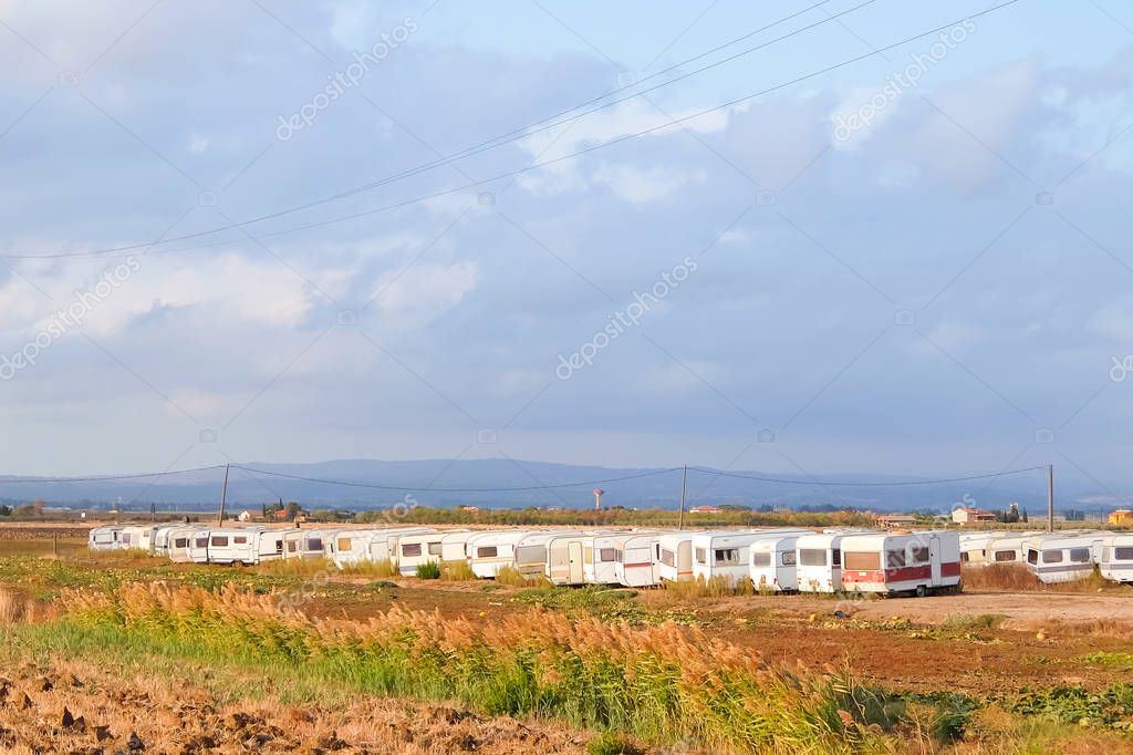 Albinia, Italia - Circa septiembre 2017. Vista nocturna de un viejo ...