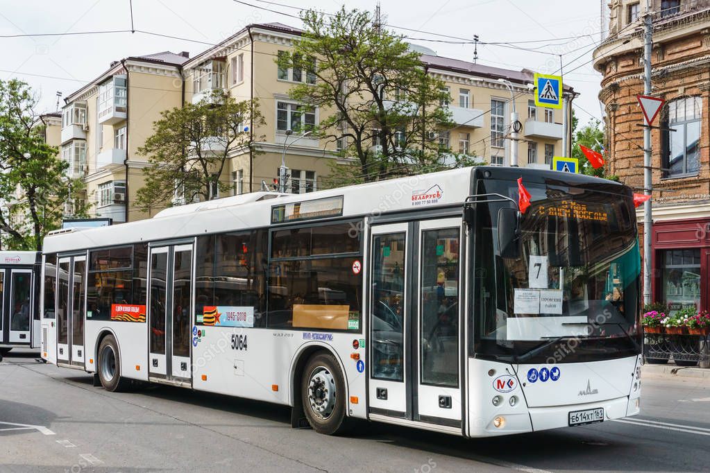 Rostov-on-Don / Rusia - Mayo 2018: Autobús moderno de la ciudad en la ...