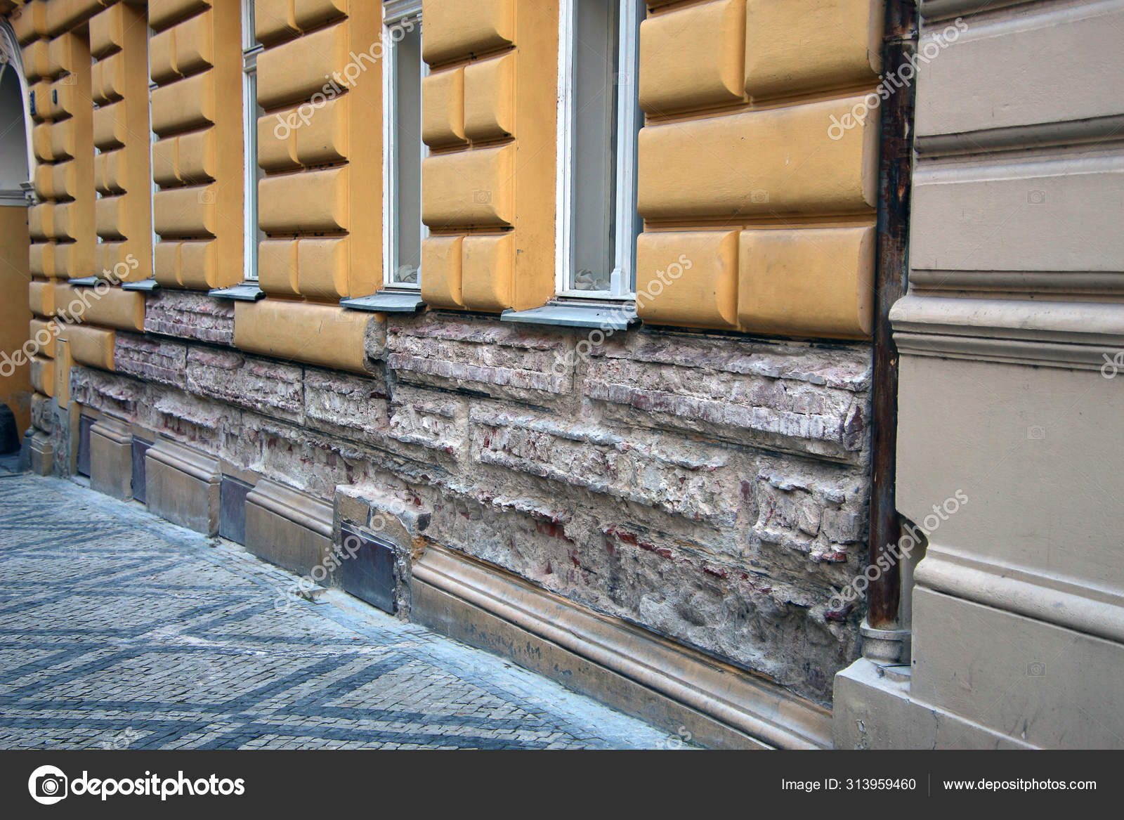 Wall Old House Crumbling Stucco Windows — Stock Photo © sergpavl #313959460