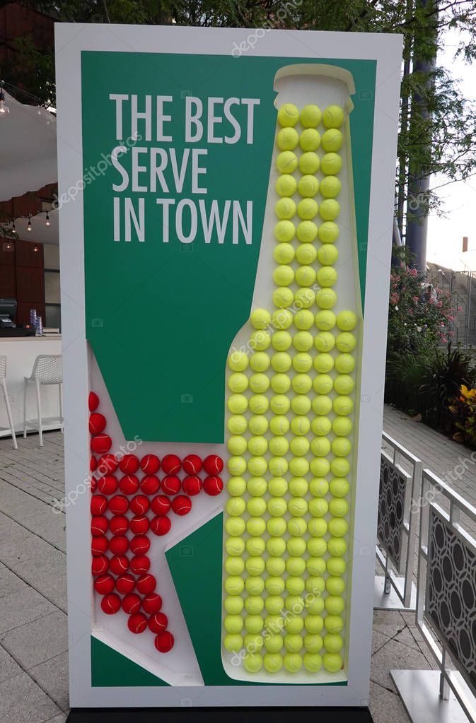 NUEVA YORK - 27 de agosto de 2019: Heineken Beer se presenta en el ...